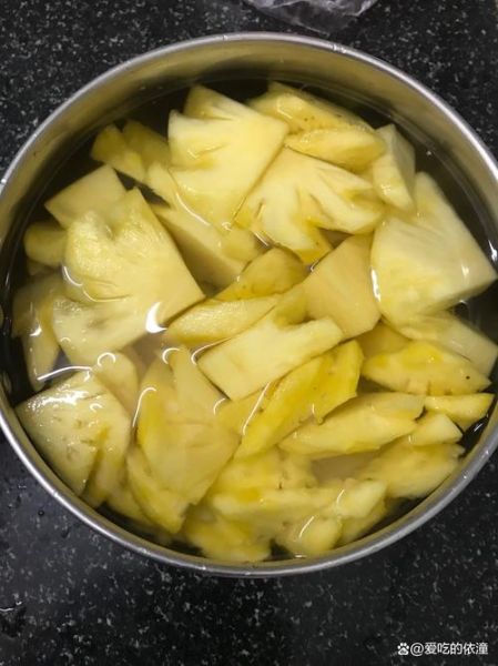 菠萝要用盐水泡吗_菠萝泡盐水多久-第1张图片-山城妙识