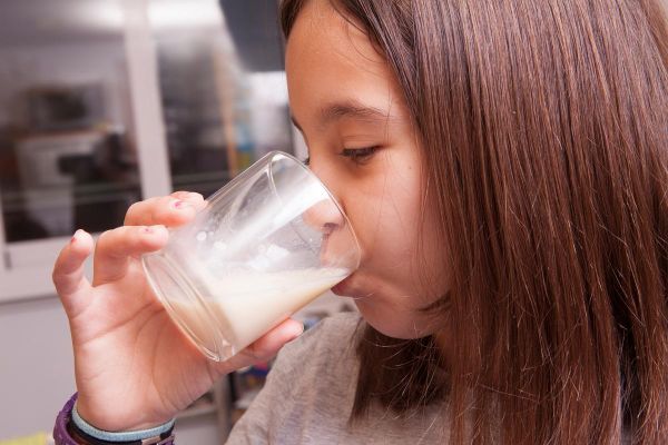 喝牛奶皮肤会变白吗_长期喝牛奶美白效果好吗-第1张图片-山城妙识