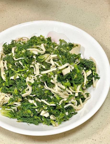 炒荠菜怎么炒好吃_荠菜的家常做法大全-第1张图片-山城妙识