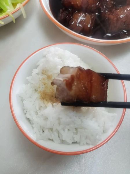 红烧肉焖饭怎么做_红烧肉焖饭最正宗的做法-第1张图片-山城妙识 红烧肉焖饭怎么做_红烧肉焖饭最正宗的做法-第1张图片-山城妙识