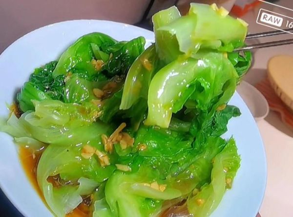 蚝油青菜怎么做_蚝油青菜焯水还是直接炒-第1张图片-山城妙识