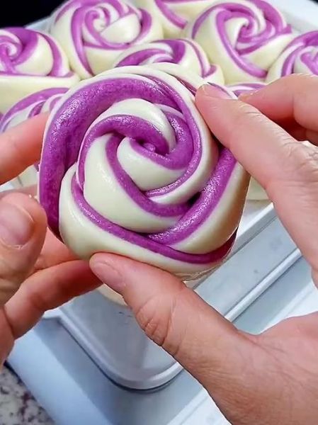 紫薯花卷怎么做_紫薯花卷热量高吗-第1张图片-山城妙识