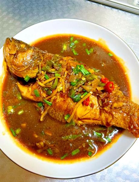 红烧鲈鱼怎么做_鲈鱼红烧步骤详解-第1张图片-山城妙识