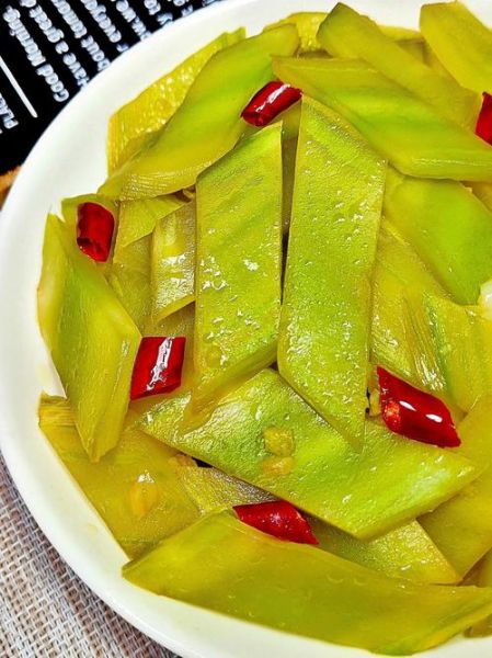 素炒莴笋片怎么做_莴笋片炒多久才脆-第1张图片-山城妙识 素炒莴笋片怎么做_莴笋片炒多久才脆-第1张图片-山城妙识