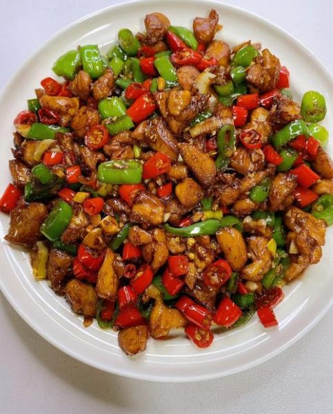 辣子鸡丁怎么做_家常辣子鸡丁做法-第1张图片-山城妙识
