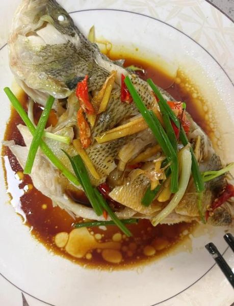 鲈鱼怎么蒸好吃_清蒸鲈鱼的家常做法-第1张图片-山城妙识