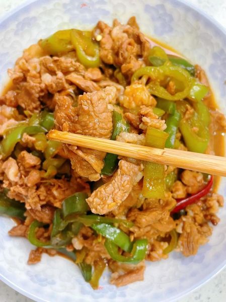 辣椒炒羊肉怎么炒才嫩_辣椒炒羊肉家常做法-第3张图片-山城妙识