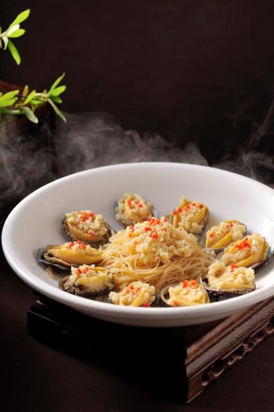 清蒸大龙虾怎么做_蒜蓉蒸鲍鱼家常做法-第1张图片-山城妙识