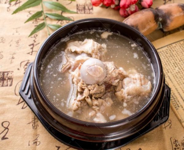 骨头汤怎么做简单又好吃_骨头汤怎么熬才浓白-第1张图片-山城妙识