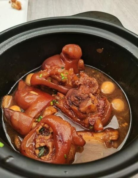 红烧猪脚怎么做好吃又简单_红烧猪脚最香的窍门-第1张图片-山城妙识