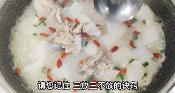 大骨汤怎么熬才白_熬大骨汤用什么骨头-第3张图片-山城妙识