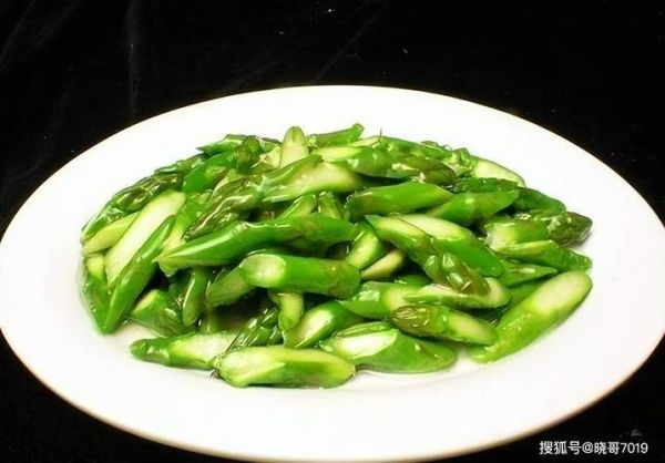 蚝油芦笋怎么炒好吃_蚝油芦笋需要焯水吗-第3张图片-山城妙识