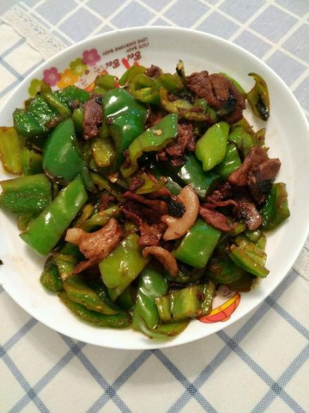 炒柿子椒的家常做法_柿子椒怎么炒才脆嫩-第2张图片-山城妙识