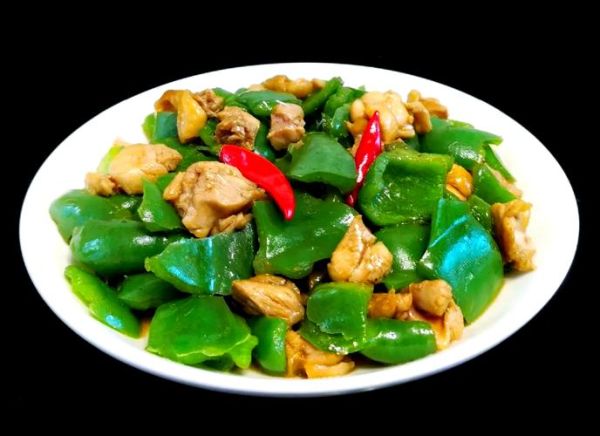 炒柿子椒的家常做法_柿子椒怎么炒才脆嫩-第3张图片-山城妙识