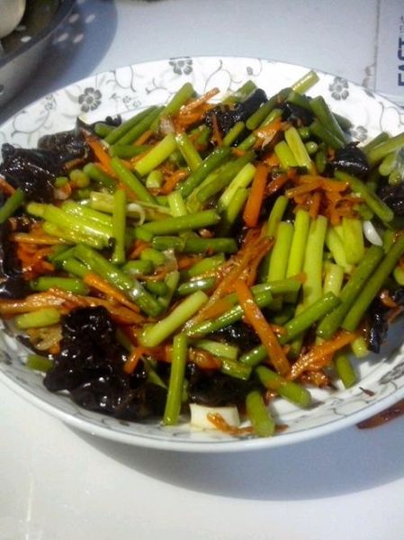 蒜苔木耳炒肉叫什么_家常做法与命名由来-第3张图片-山城妙识