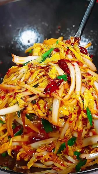 酸辣白菜怎么炒才好吃_酸辣白菜炒制的秘诀-第1张图片-山城妙识