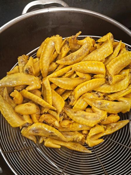 盐焗鸡翅尖怎么做_盐焗鸡翅尖需要焯水吗-第1张图片-山城妙识