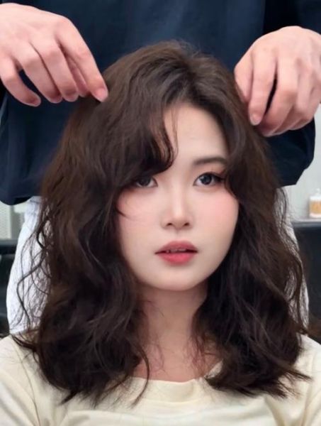 蛋花卷发型适合什么脸型_蛋花卷怎么打理不毛躁-第2张图片-山城妙识