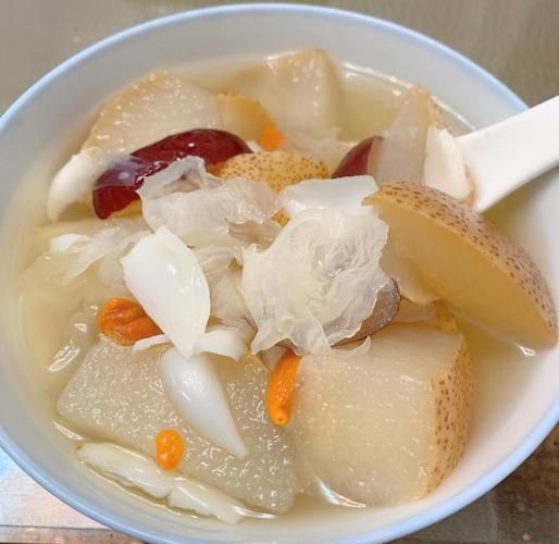 冰糖银耳百合汤的功效与禁忌_每天喝多少合适-第2张图片-山城妙识