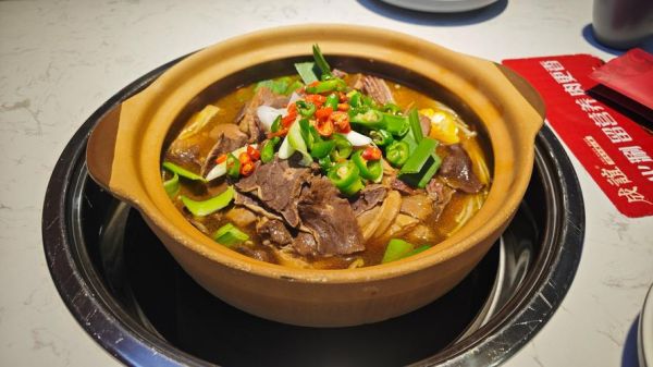 砂锅炖牛肉最正宗的做法_砂锅炖牛肉怎么做才软烂-第1张图片-山城妙识