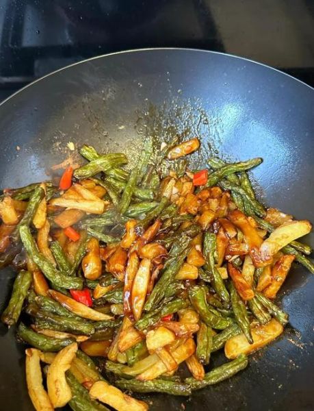 四川干煸豆角怎么做_干煸豆角需要焯水吗-第1张图片-山城妙识