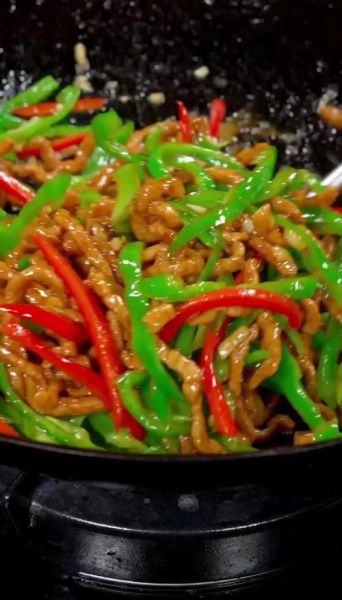 青椒炒肉丝怎么做_青椒炒肉丝的家常做法-第2张图片-山城妙识