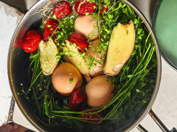 地菜煮鸡蛋有什么功效_地菜煮鸡蛋怎么做-第1张图片-山城妙识