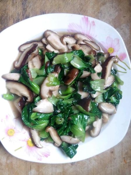 蘑菇炒青菜怎么炒好吃_蘑菇炒青菜要不要焯水-第3张图片-山城妙识