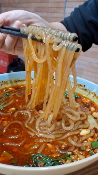 酸辣粉的料怎么调_酸辣粉调料配方比例-第1张图片-山城妙识