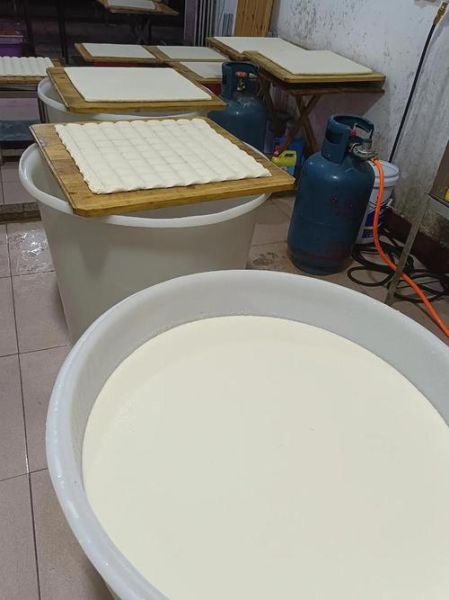 石膏豆腐怎么做_石膏豆腐凝固比例是多少-第1张图片-山城妙识