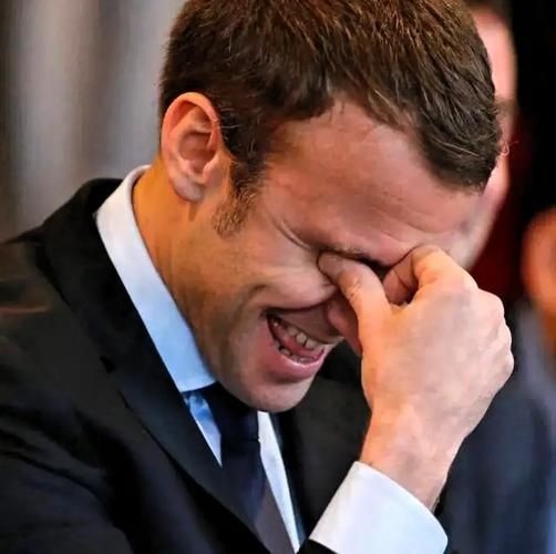 马克龙被扇耳光事件原因_法国总统安保漏洞-第1张图片-山城妙识 马克龙被扇耳光事件原因_法国总统安保漏洞-第1张图片-山城妙识