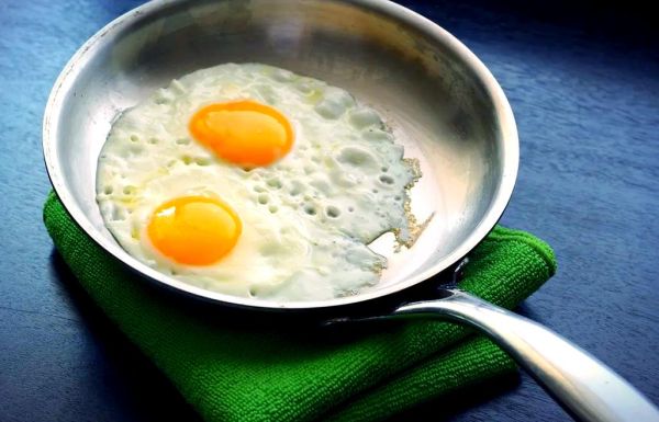 煎鸡蛋怎么不粘锅_煎中药用铁锅可以吗-第3张图片-山城妙识