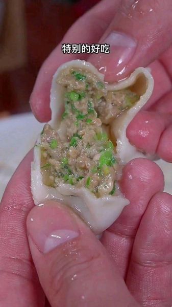 茼蒿饺子馅怎么调好吃_茼蒿饺子馅的做法大全-第1张图片-山城妙识