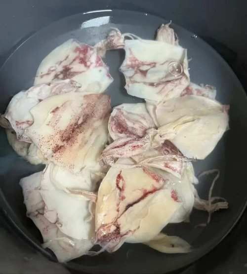 怎样泡鱿鱼又快又软_鱿鱼干怎么泡发最快最嫩-第1张图片-山城妙识