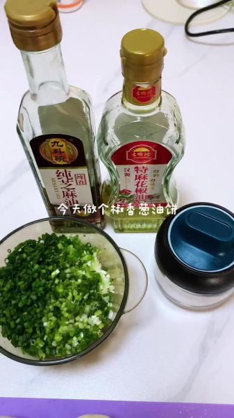 葱花炸油饼怎么和面又软又蓬松_葱花油饼蓬松秘诀-第1张图片-山城妙识