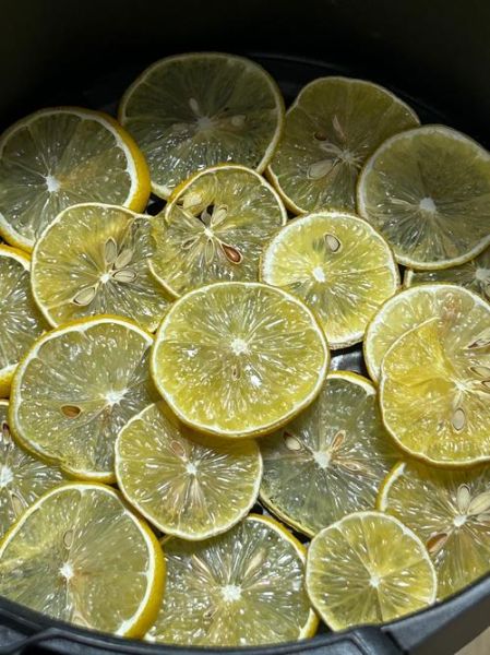 柠檬片泡水可以天天喝吗_柠檬片泡水有什么功效-第3张图片-山城妙识