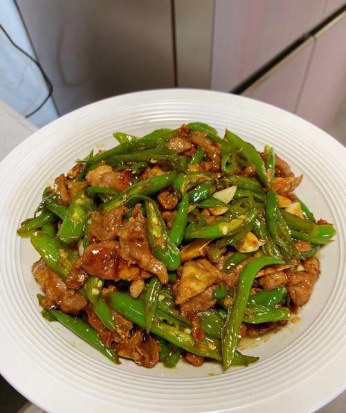 辣椒炒肉什么时候下锅_辣椒炒肉炒多久才嫩-第2张图片-山城妙识