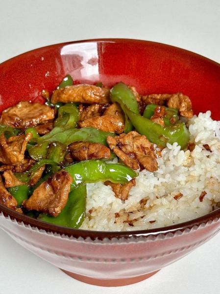 辣椒炒肉什么时候下锅_辣椒炒肉炒多久才嫩-第3张图片-山城妙识