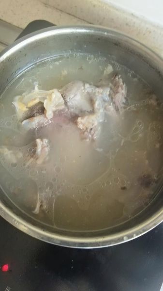 大骨头汤怎么熬才白_大骨头汤的做法大全家常-第3张图片-山城妙识