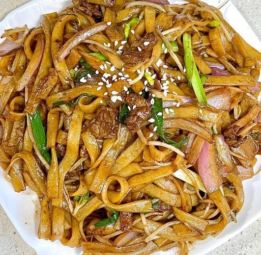 炒河粉图片大全真实图片_正宗炒河粉怎么炒才好吃-第1张图片-山城妙识