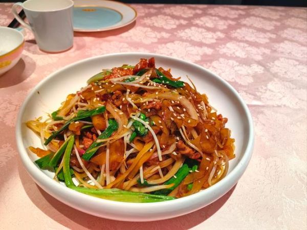 炒河粉图片大全真实图片_正宗炒河粉怎么炒才好吃-第2张图片-山城妙识