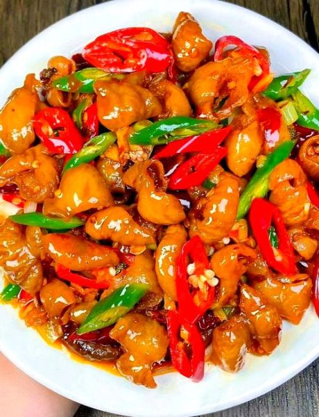 尖椒炒肥肠怎么做_肥肠去腥技巧-第1张图片-山城妙识