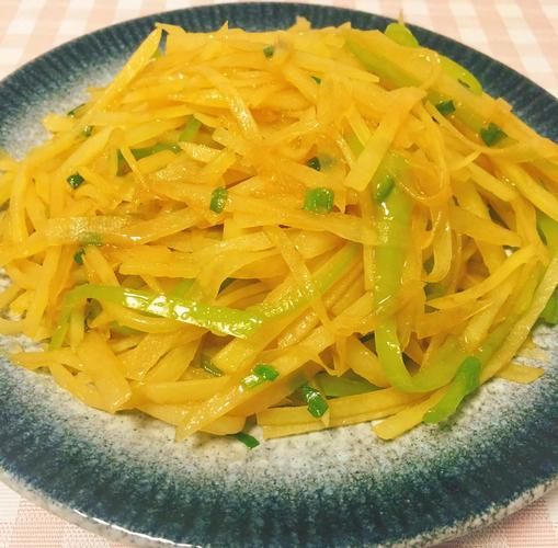 青椒土豆丝怎么做才脆_土豆丝要不要泡水-第2张图片-山城妙识