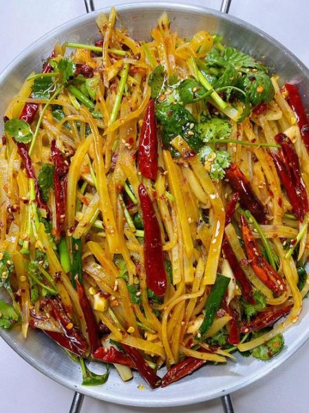 呛拌土豆丝怎么做_呛拌土豆丝用不用焯水-第1张图片-山城妙识