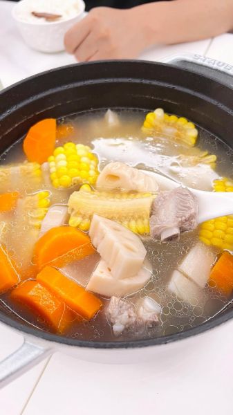 胡萝卜玉米排骨汤怎么做_排骨汤怎么炖才香-第2张图片-山城妙识