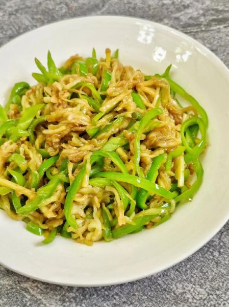 青椒炒茄子怎么炒好吃_家常做法窍门-第1张图片-山城妙识