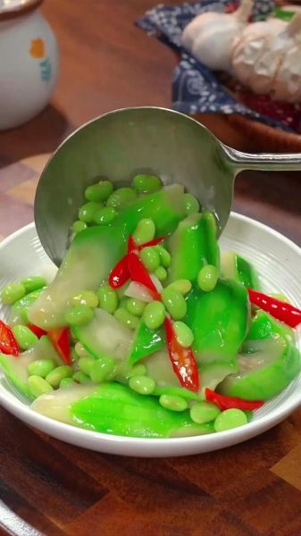 丝瓜炒毛豆怎么做_丝瓜炒毛豆需要焯水吗-第1张图片-山城妙识 丝瓜炒毛豆怎么做_丝瓜炒毛豆需要焯水吗-第1张图片-山城妙识