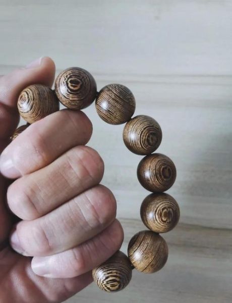 鸡翅木大板优缺点_鸡翅木大板容易开裂吗-第2张图片-山城妙识