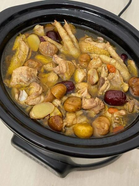 鸡肉炖板栗怎么做_板栗炖鸡需要焯水吗-第3张图片-山城妙识