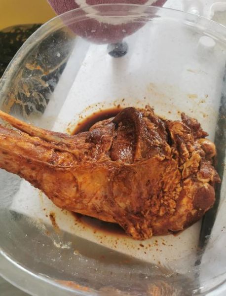烤羊腿怎么腌制才入味_烤羊腿用烤箱还是炭火-第3张图片-山城妙识